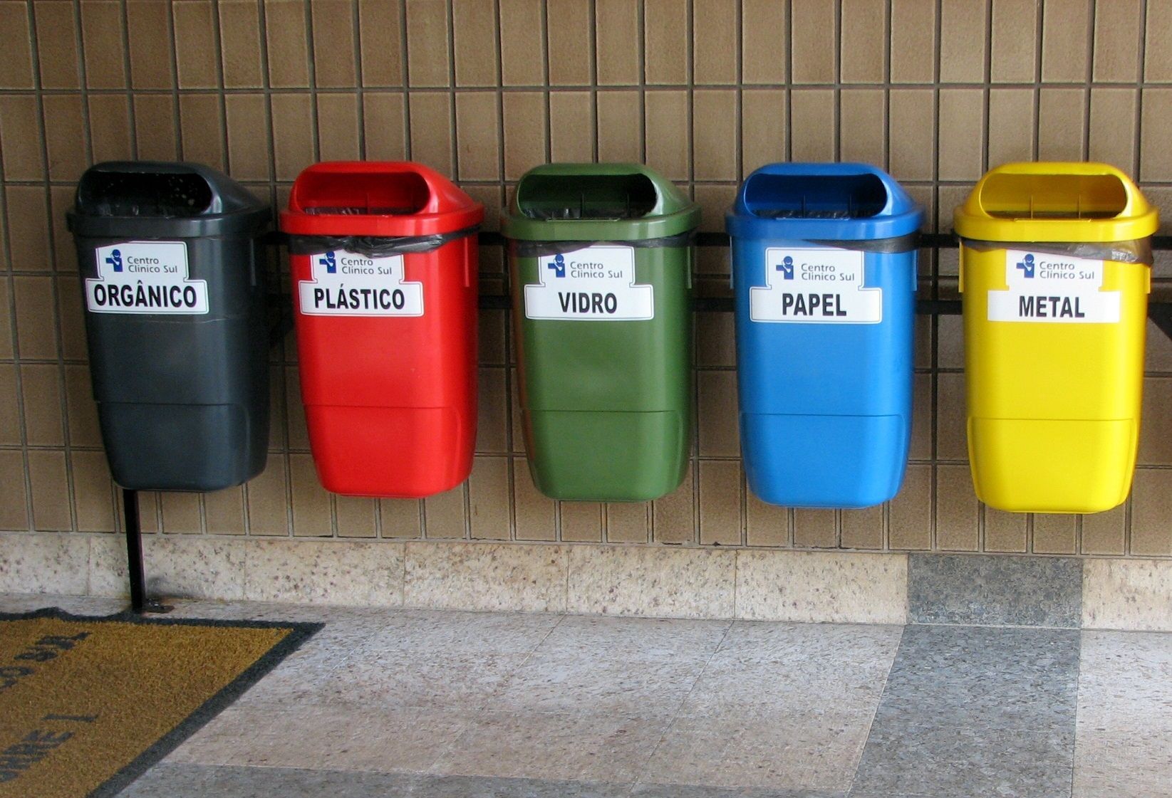 Por qué es importante separar la basura orgánica e inorgánica en casa