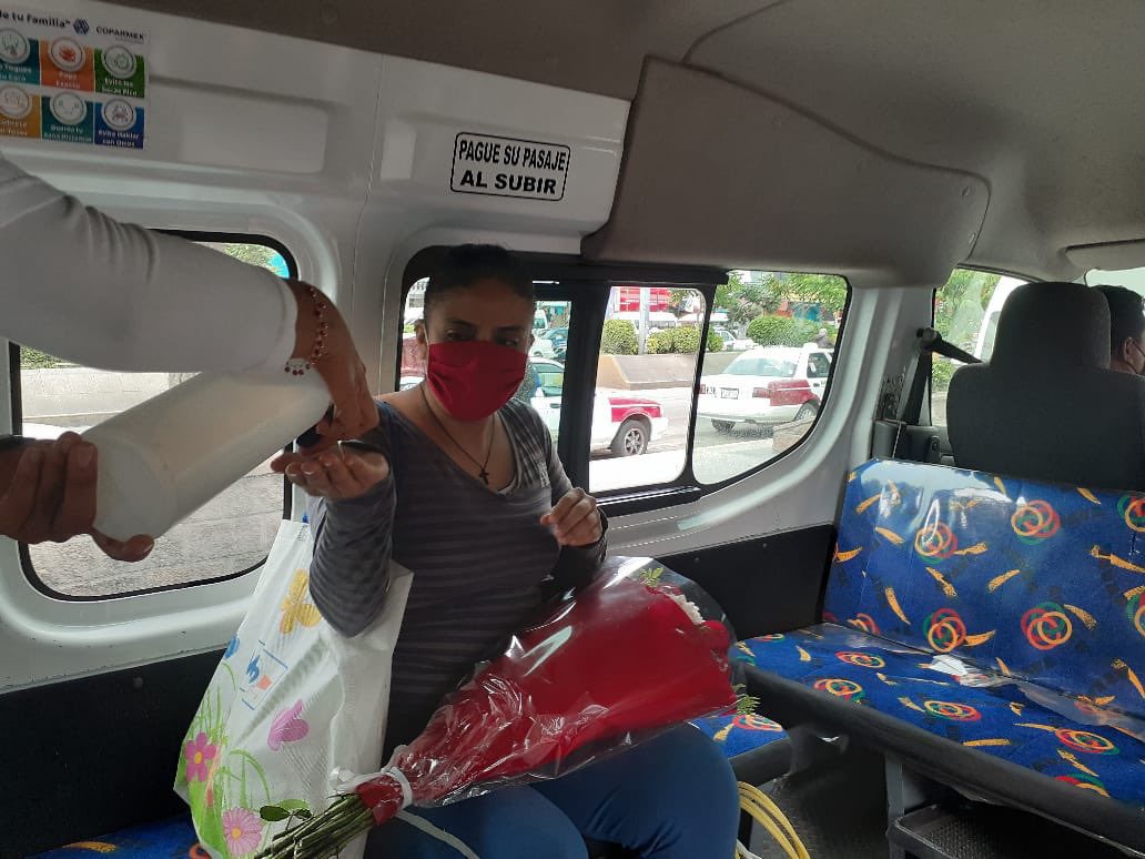 Cómo puedo pedir una van en Uber para mis traslados